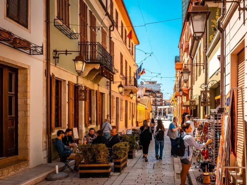 Vlora (Vlorë): Ontdek de havenstad in Albanië
