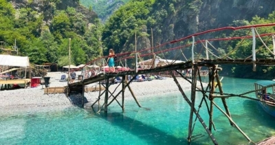 Koman Stausee - Mit der Fähre über den Koman See Albanien