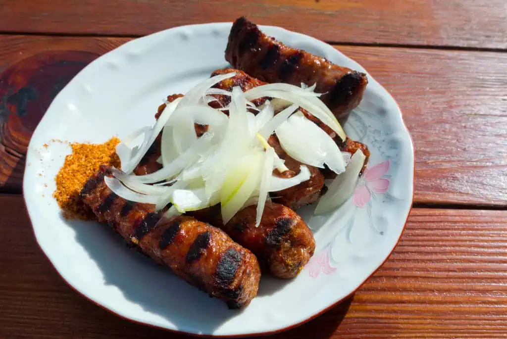 Typisch Albanees eten - 20 populaire Albanese gerechten